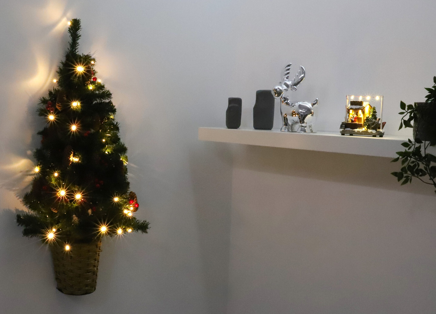 Christmas Concepts® 3ft (90cm) Green Pre Lit Wall Mounted Christmas ...